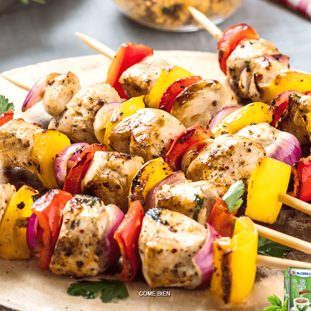 BROCHETAS DE POLLO CON TÉ VERDE Y TEQUILA