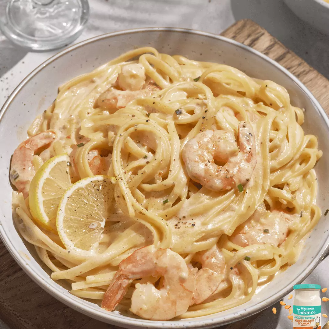 FETTUCCINI CON CAMARONES CON MAYONESA BALANCE CON ACEITE DE AJONJOLÍ