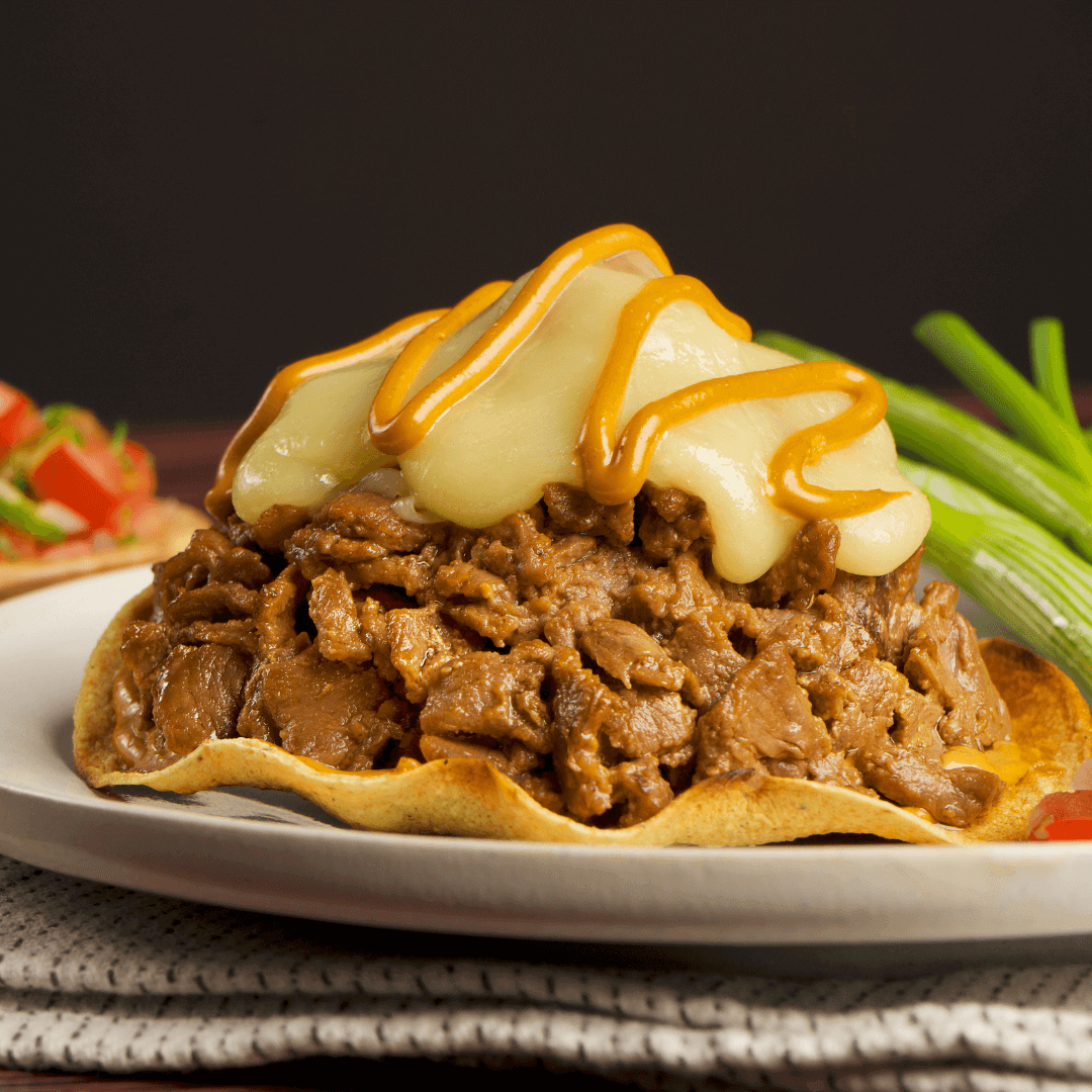 Volcán de bistec con queso y mayonesa sabor bbq