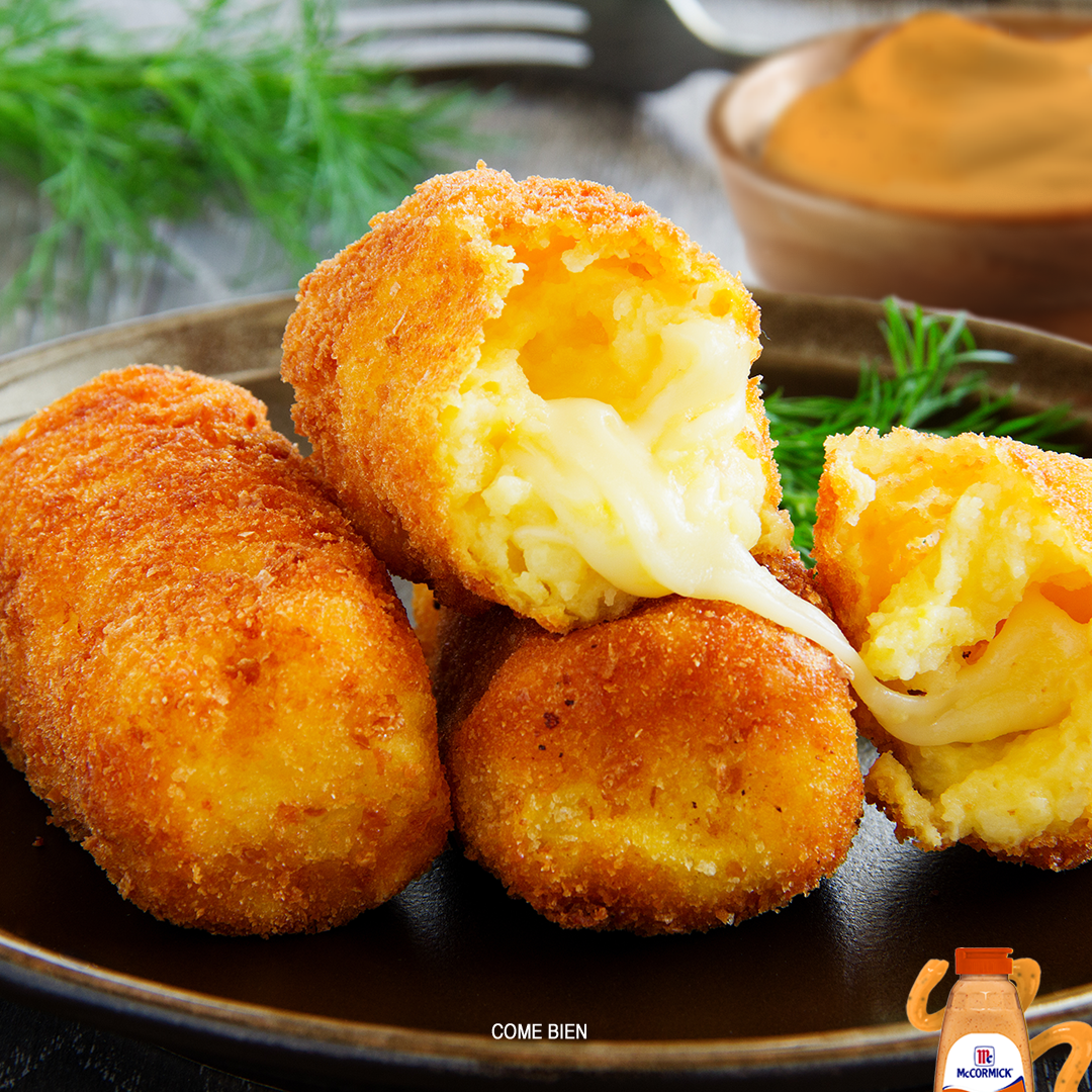 TORTITAS DE PAPA CON DIP DE MAYONESA CON CHIPOTLE